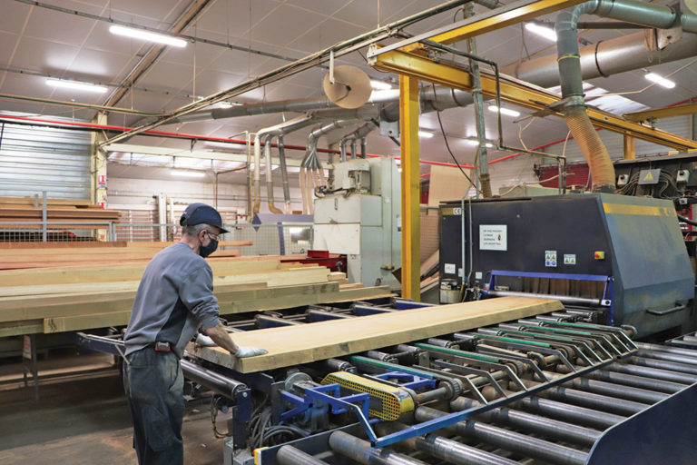 Reportage exclusif dans l'usine de Leul Menuiseries | Verre ...